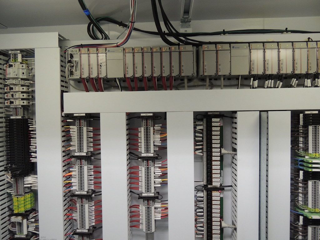 PLC vs. Industrial PC systems: What is best for your industrial setup ...