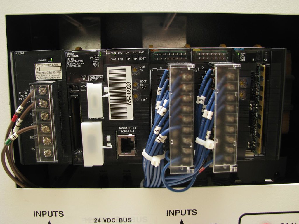 Công nghệ PLC mới nhất từ Panasonic và Omron - Industrial Hardware